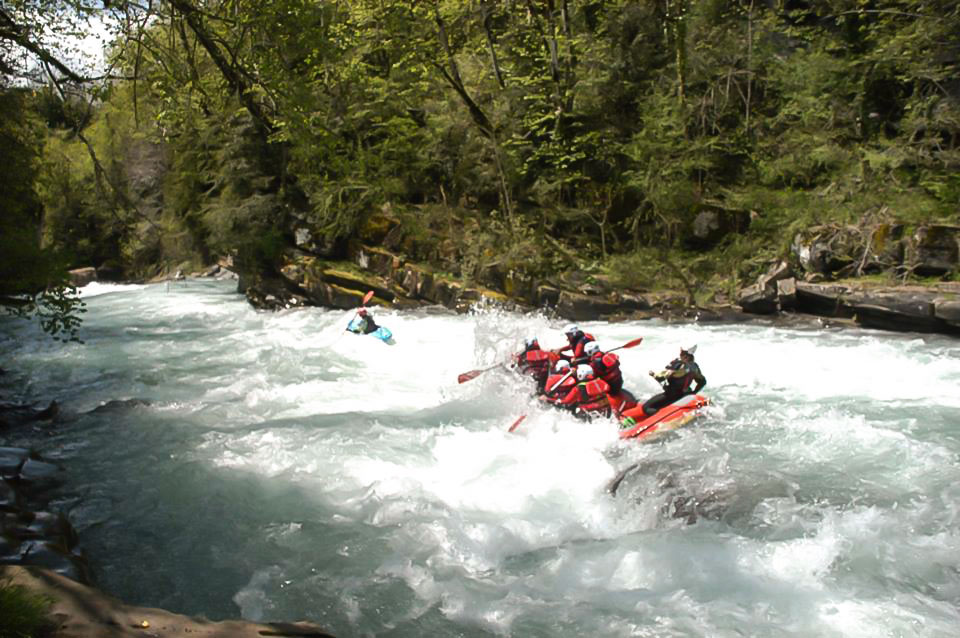 Los mejores lugares para hacer rafting en Pirineos, Alpes y el resto ...