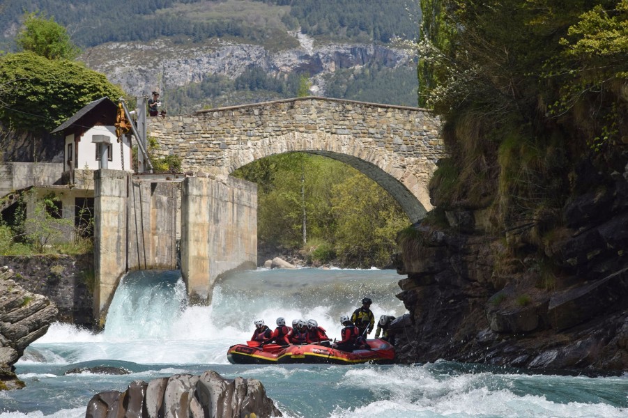 Comienza la temporada de rafting en el río Ara en Torla :: Rafting y ...