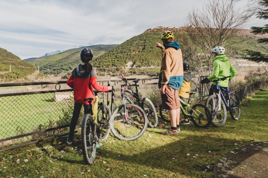 Jaca: El sendero de los ríos, paseo en familia a pie o en bici :: Rafting y kayak en Pirineos ...